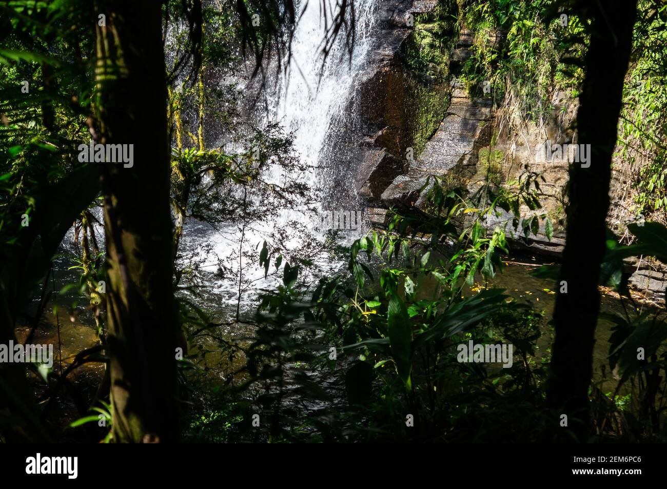 Ipiranguinha waterfall crystal clear water current cascade saw thru ...