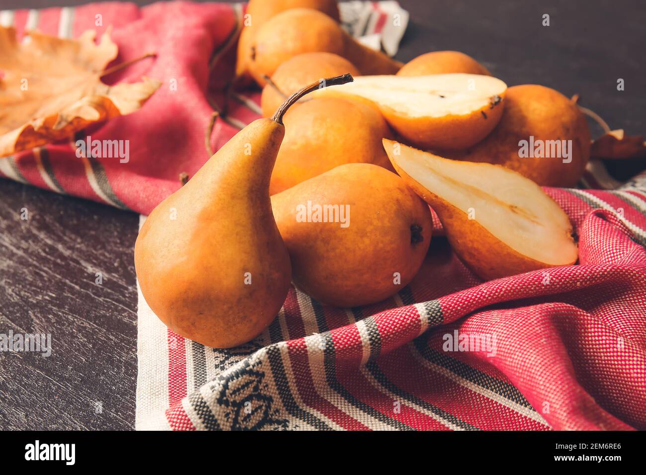 Fresh ripe pears on dark background Stock Photo - Alamy