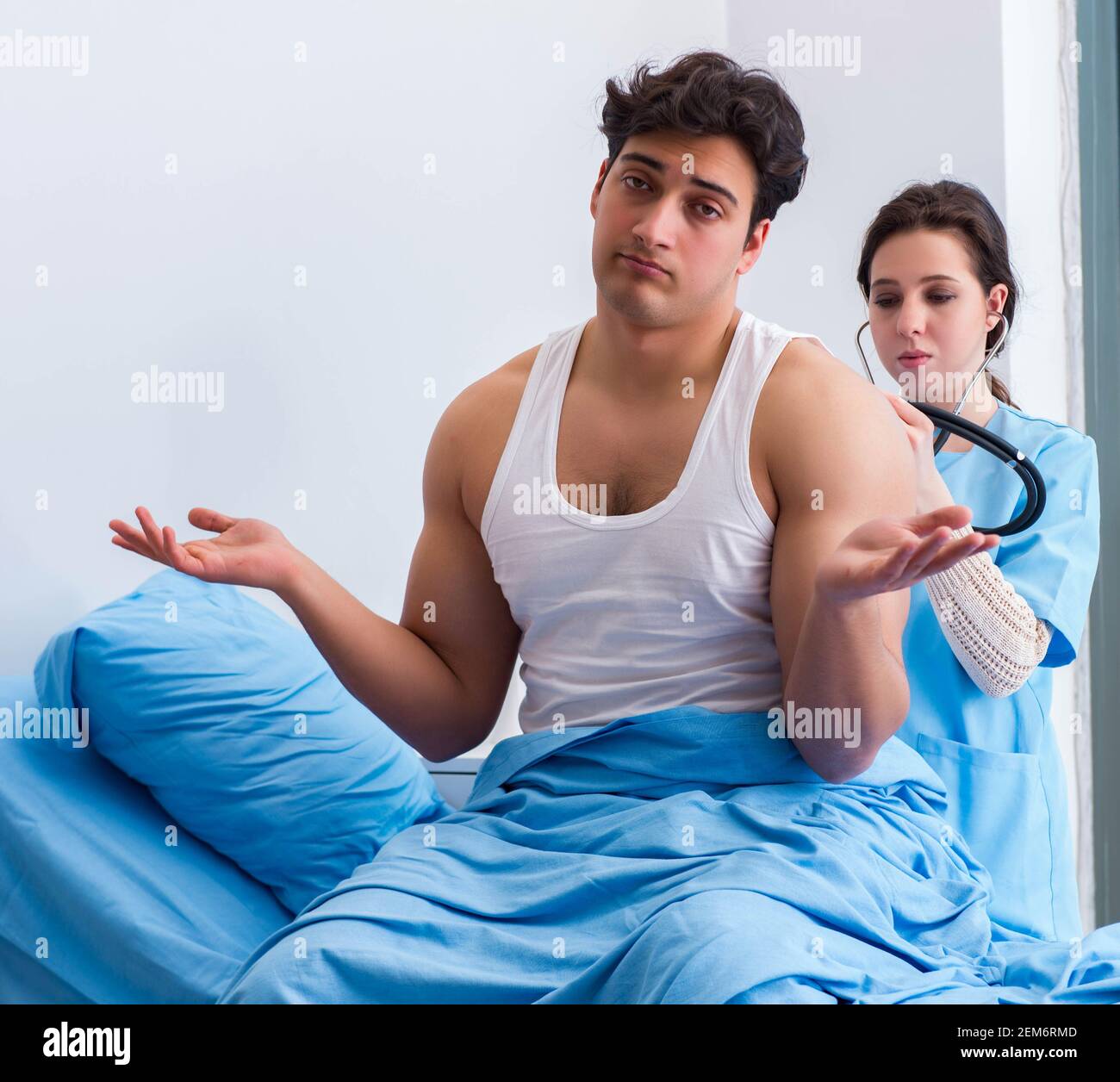 The doctor visiting patient in hospital room Stock Photo - Alamy