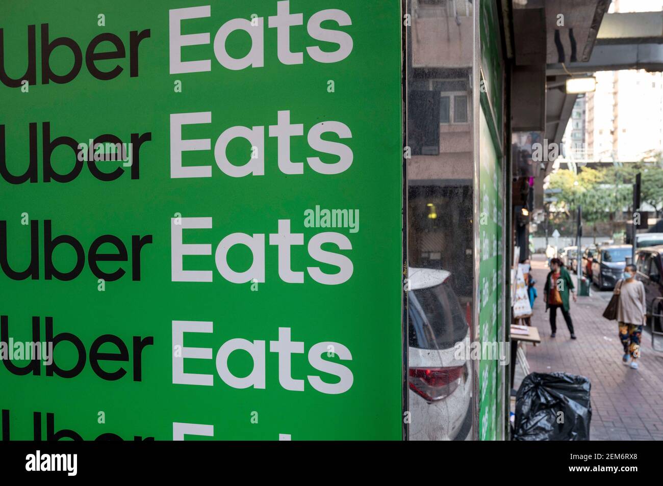 Ubereats logo hi-res stock photography and images - Alamy