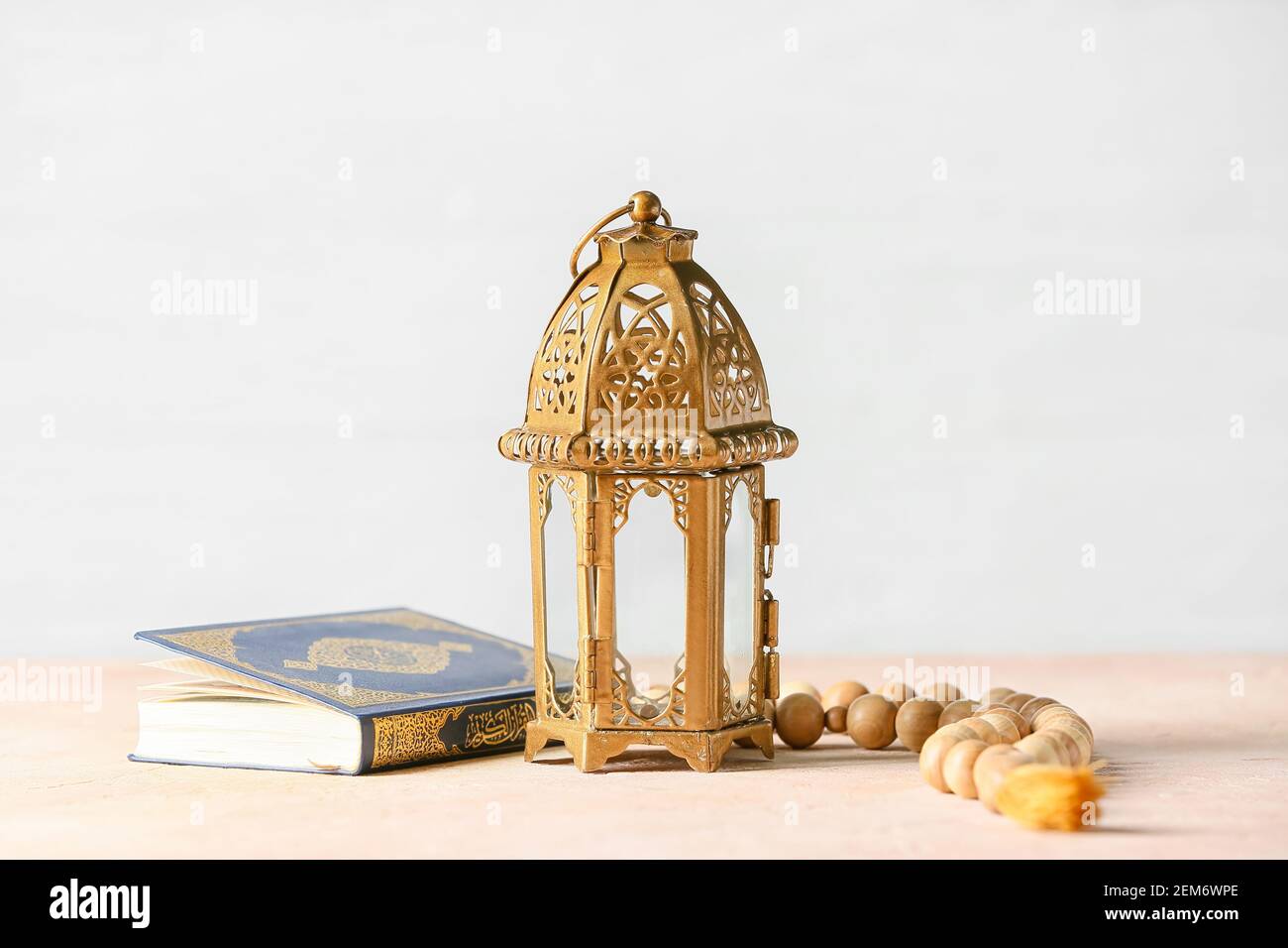 Muslim lamp, tasbih and Koran on light background Stock Photo - Alamy