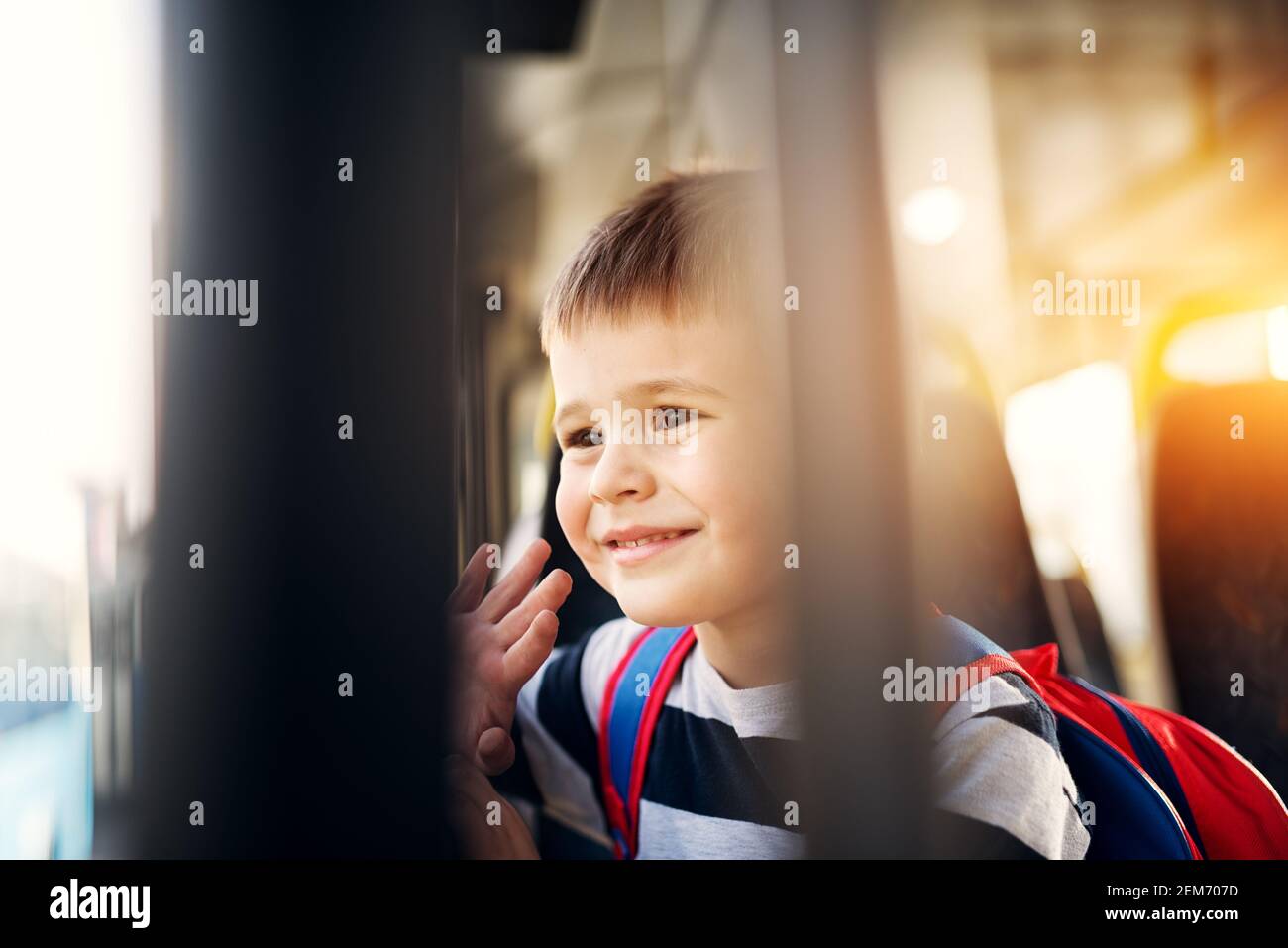 Waving goodbye children hi-res stock photography and images - Alamy