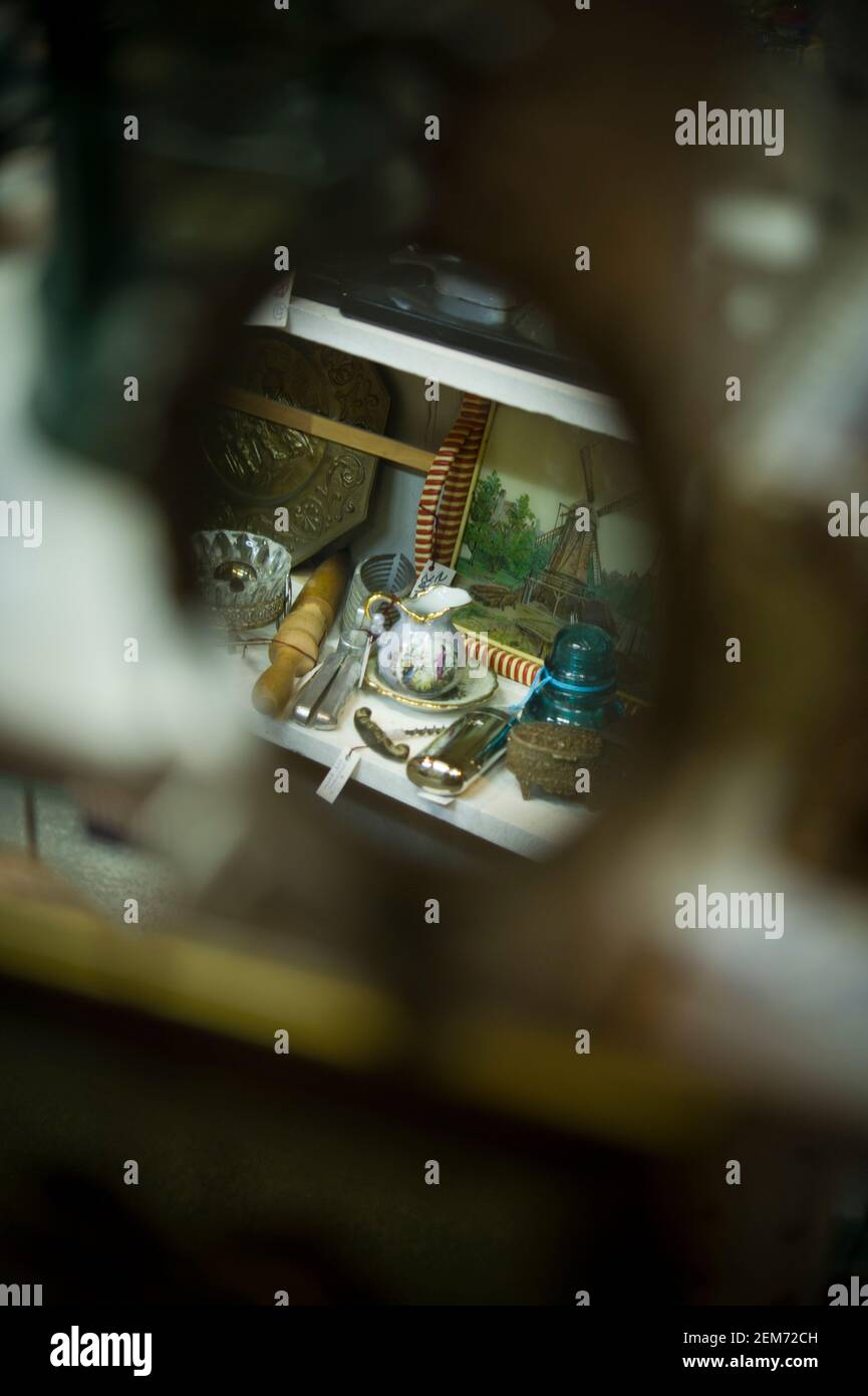 Messy shop display hi-res stock photography and images - Alamy