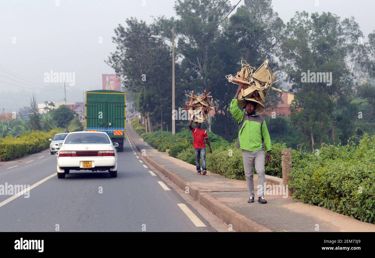 Daily life in rural Rwanda Stock Photo - Alamy