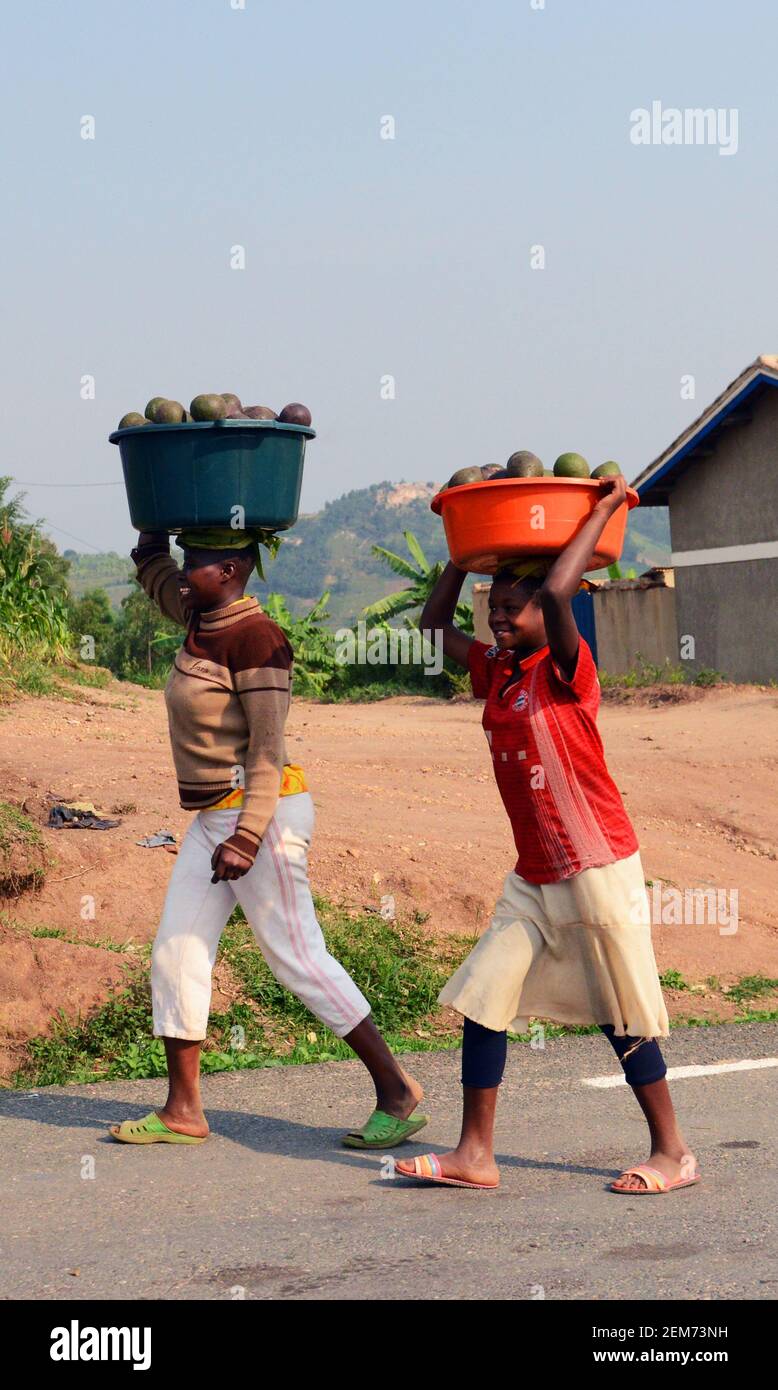 Daily life in rural Rwanda Stock Photo - Alamy