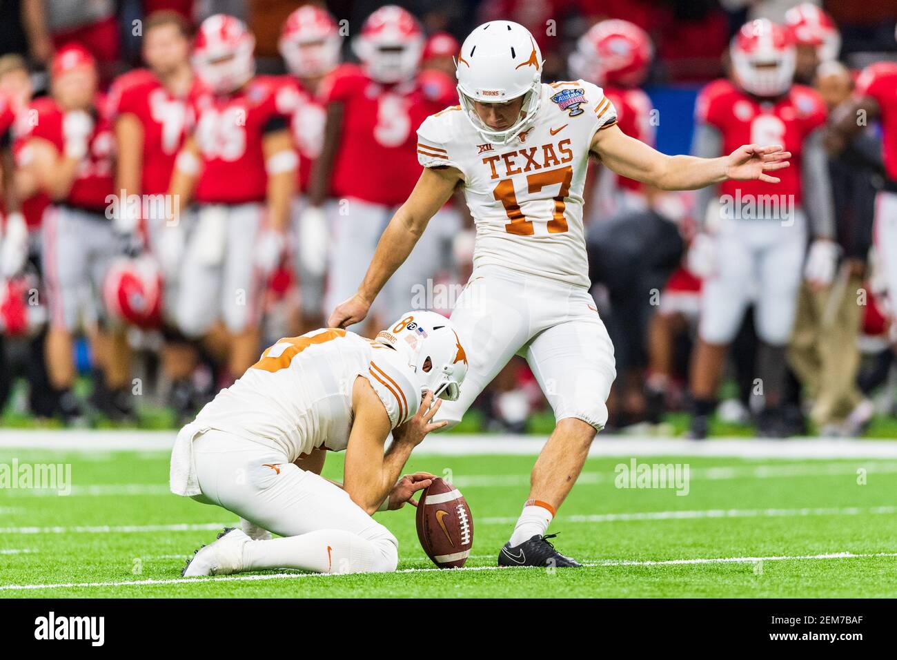 Texas Longhorns place kicker Cameron Dicker (17) during the Allstate ...