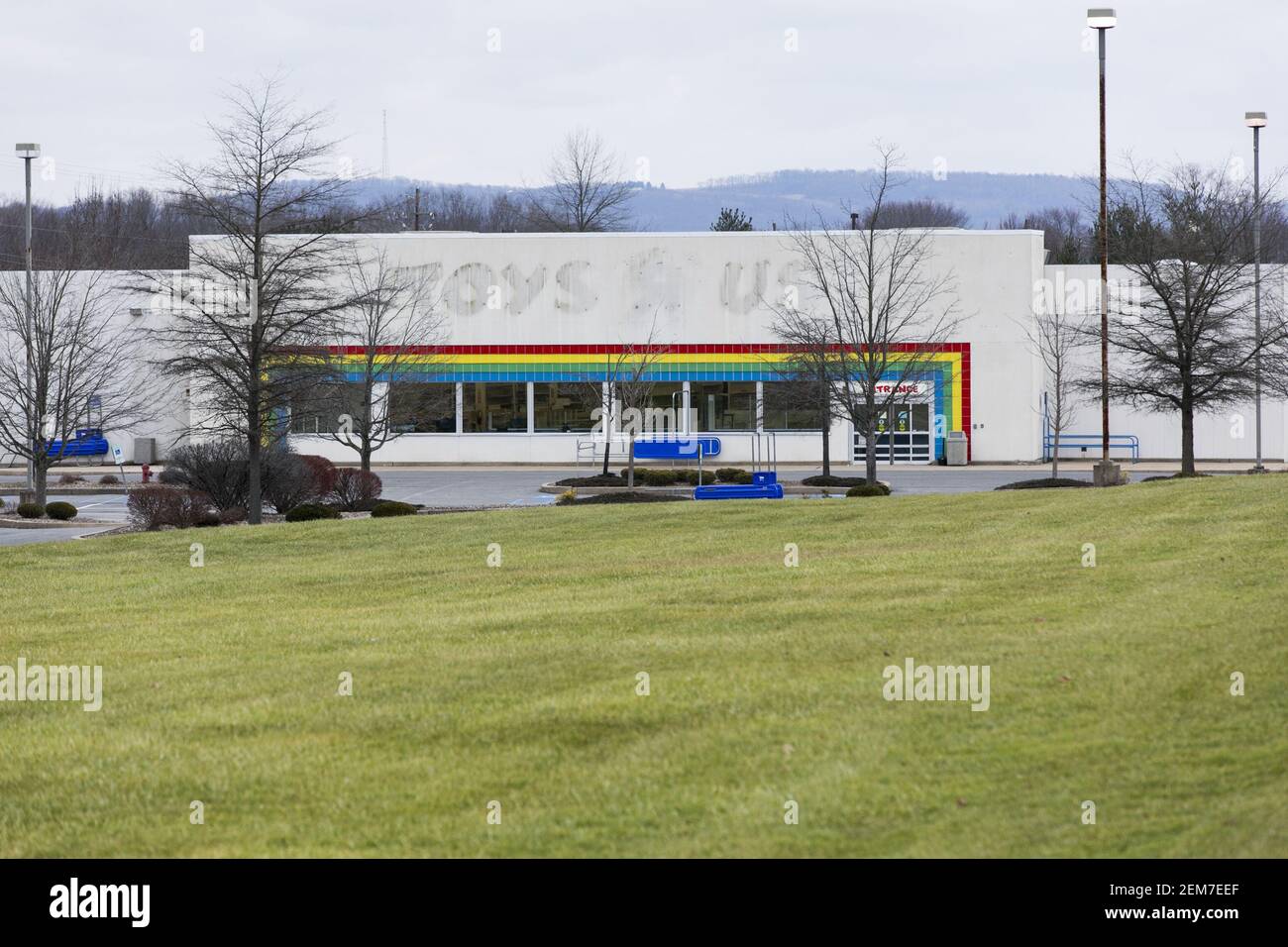 The outline of a logo sign outside of a closed Toys "R" Us retail store ...
