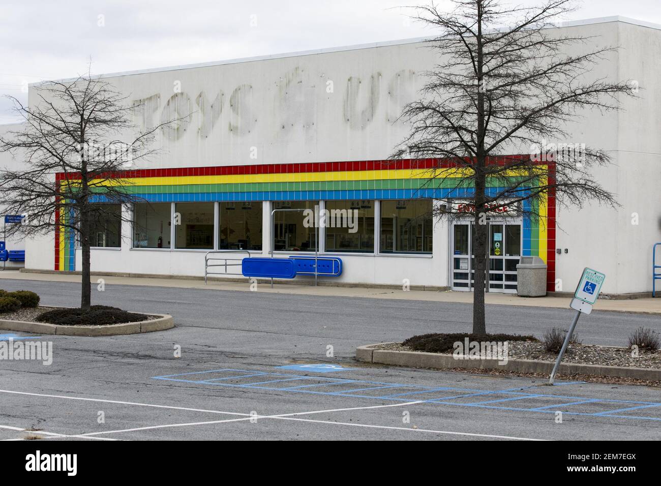 The outline of a logo sign outside of a closed Toys "R" Us retail store ...