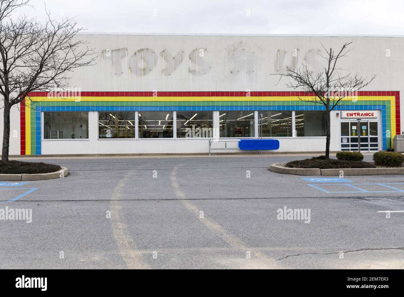 The outline of a logo sign outside of a closed Toys "R" Us retail store ...