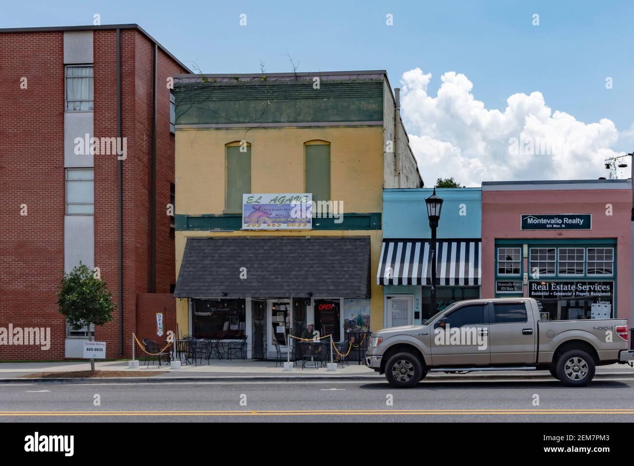 Oudoor seating hi-res stock photography and images - Alamy