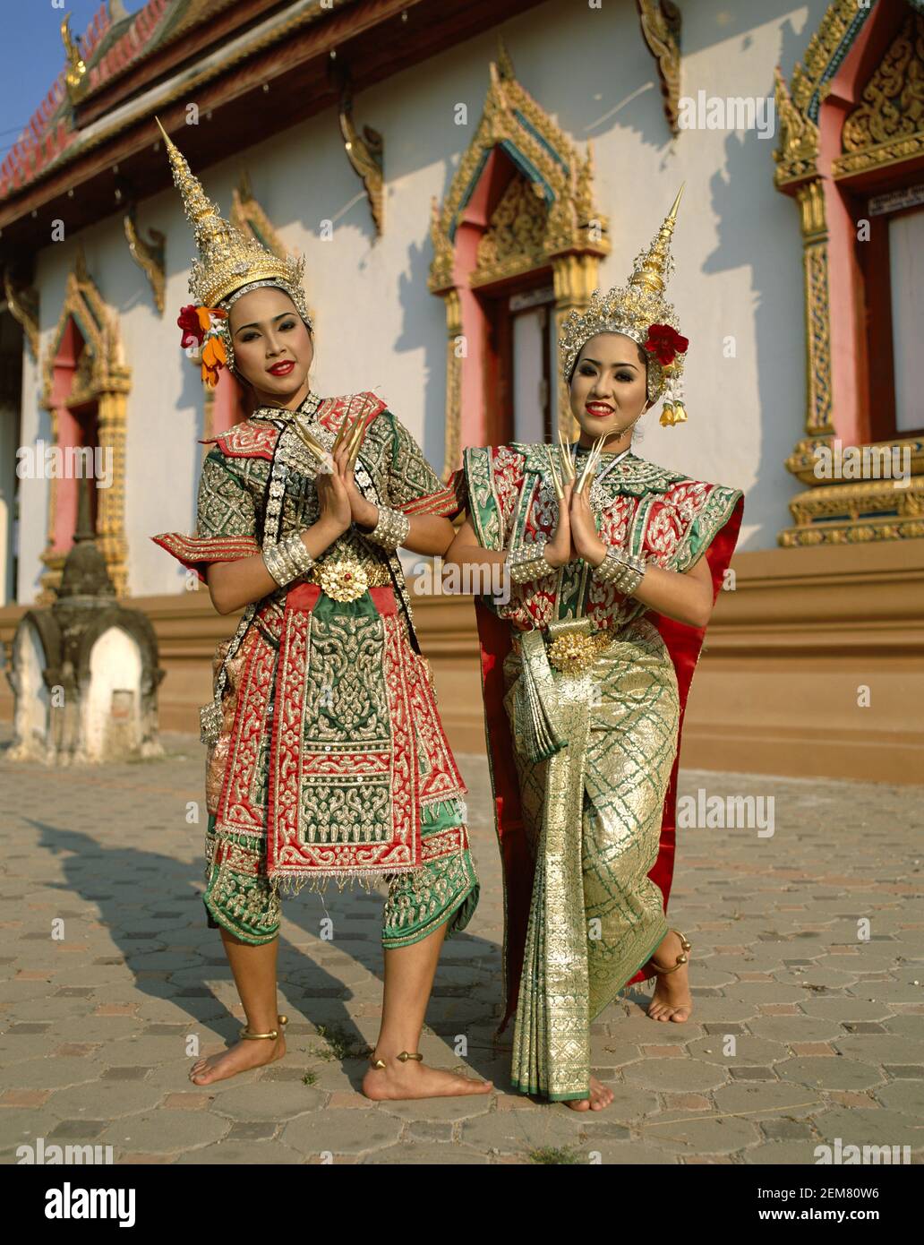 Asia, Thailand,Bangkok,,portrait of pretty smiling young Thai dancing ...