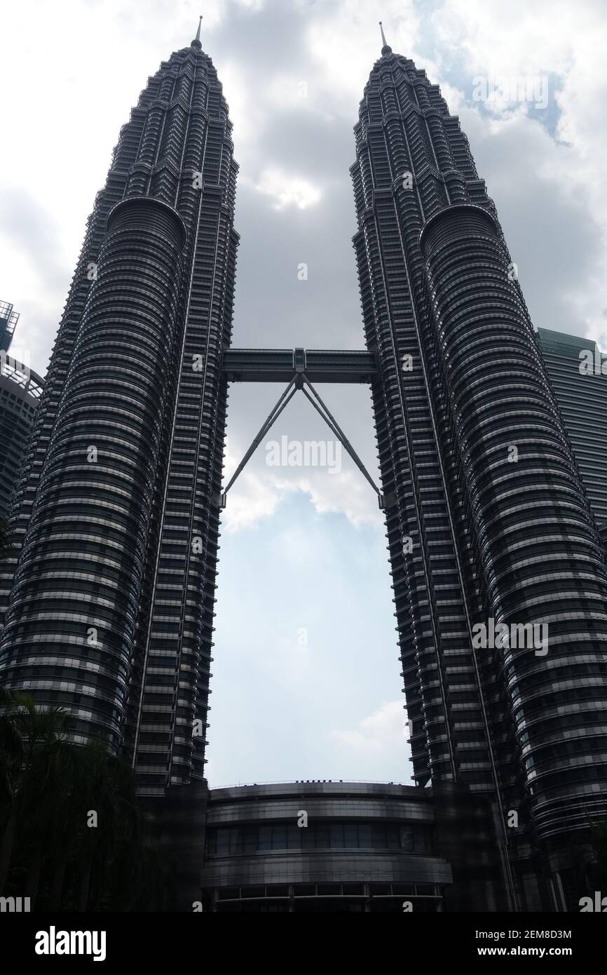 Malaysia petronas towers background hi-res stock photography and images ...