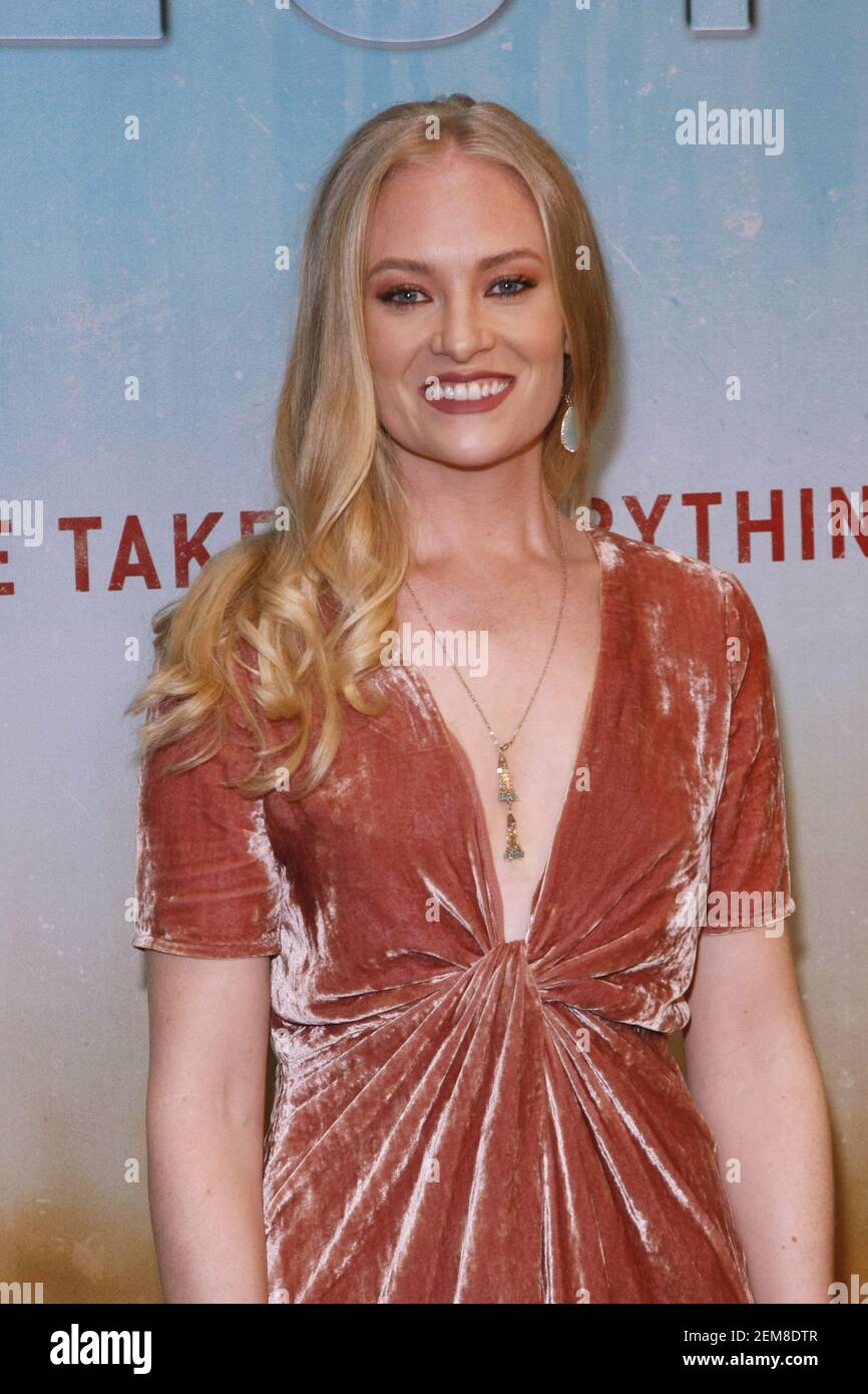 Los Angeles, CA - JAN 10: Lauren Sweetser attends the HBO premiere of ...