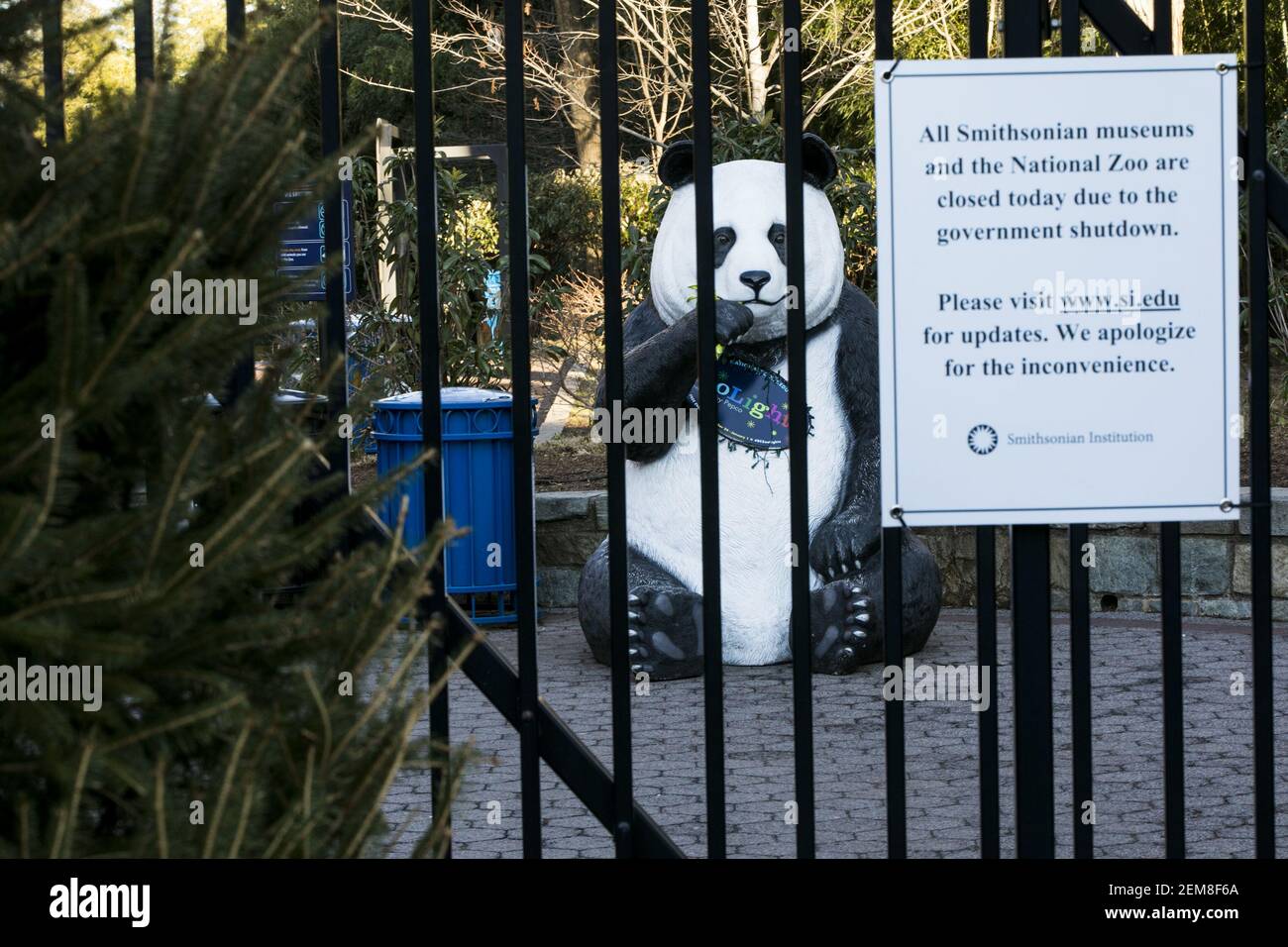 Smithsonian zoo sign hi-res stock photography and images - Alamy