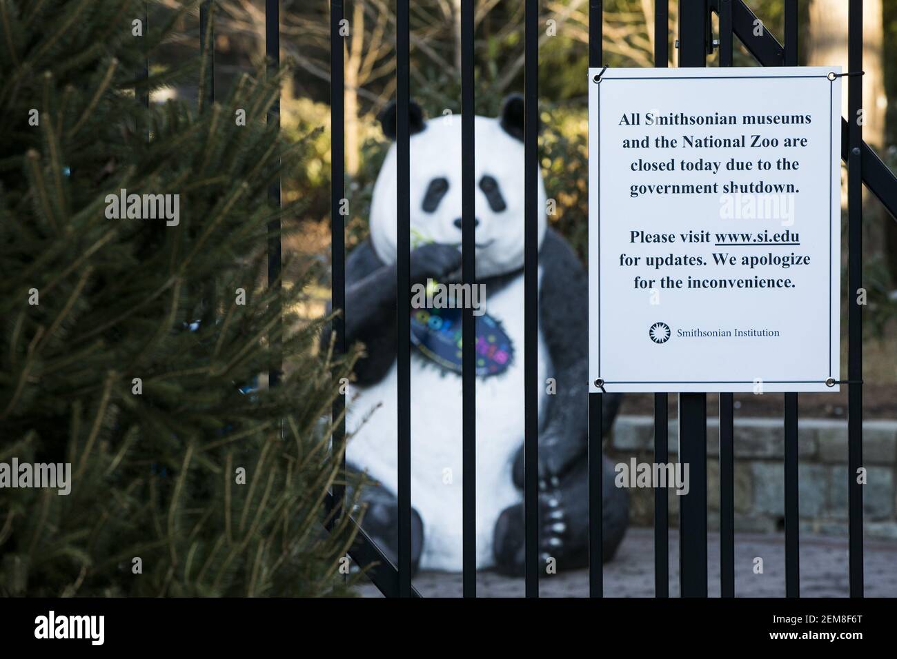 Smithsonian zoo sign hi-res stock photography and images - Alamy