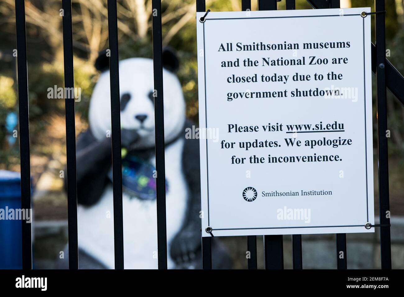Smithsonian zoo sign hi-res stock photography and images - Alamy