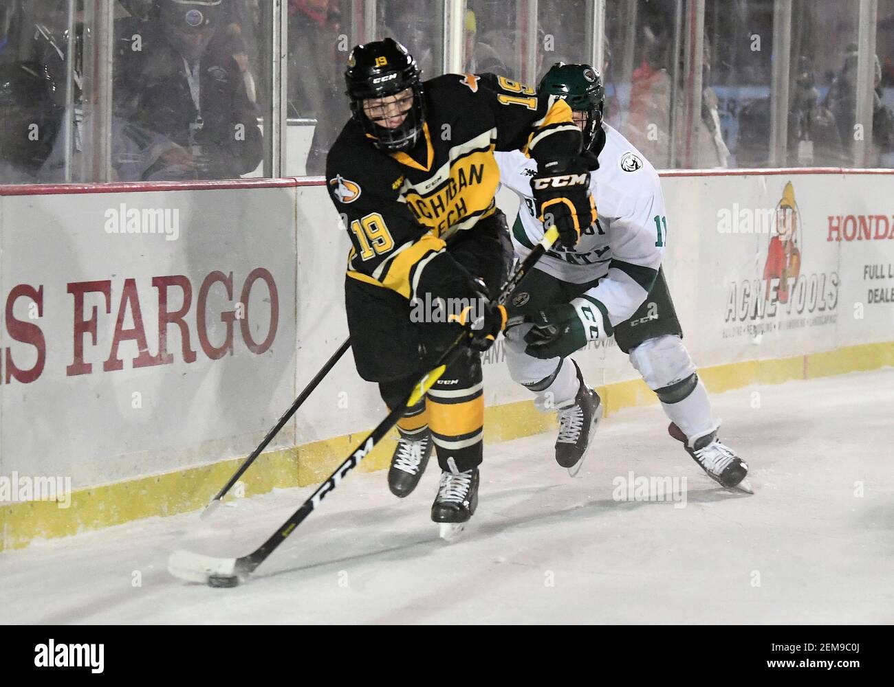 January 18, 2019 Michigan Tech Huskies defenseman Eric Gotz (19) skates ...