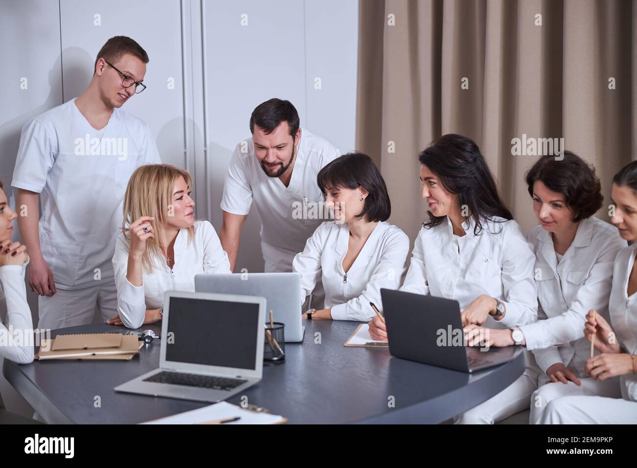 Doctors High Resolution Stock Photography and Images - Alamy