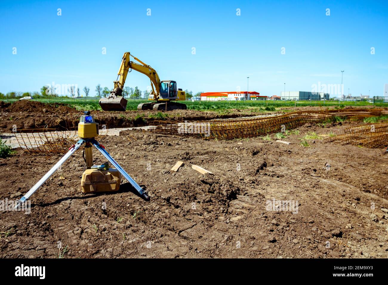 Total center device with laser for leveling other devices to level ...