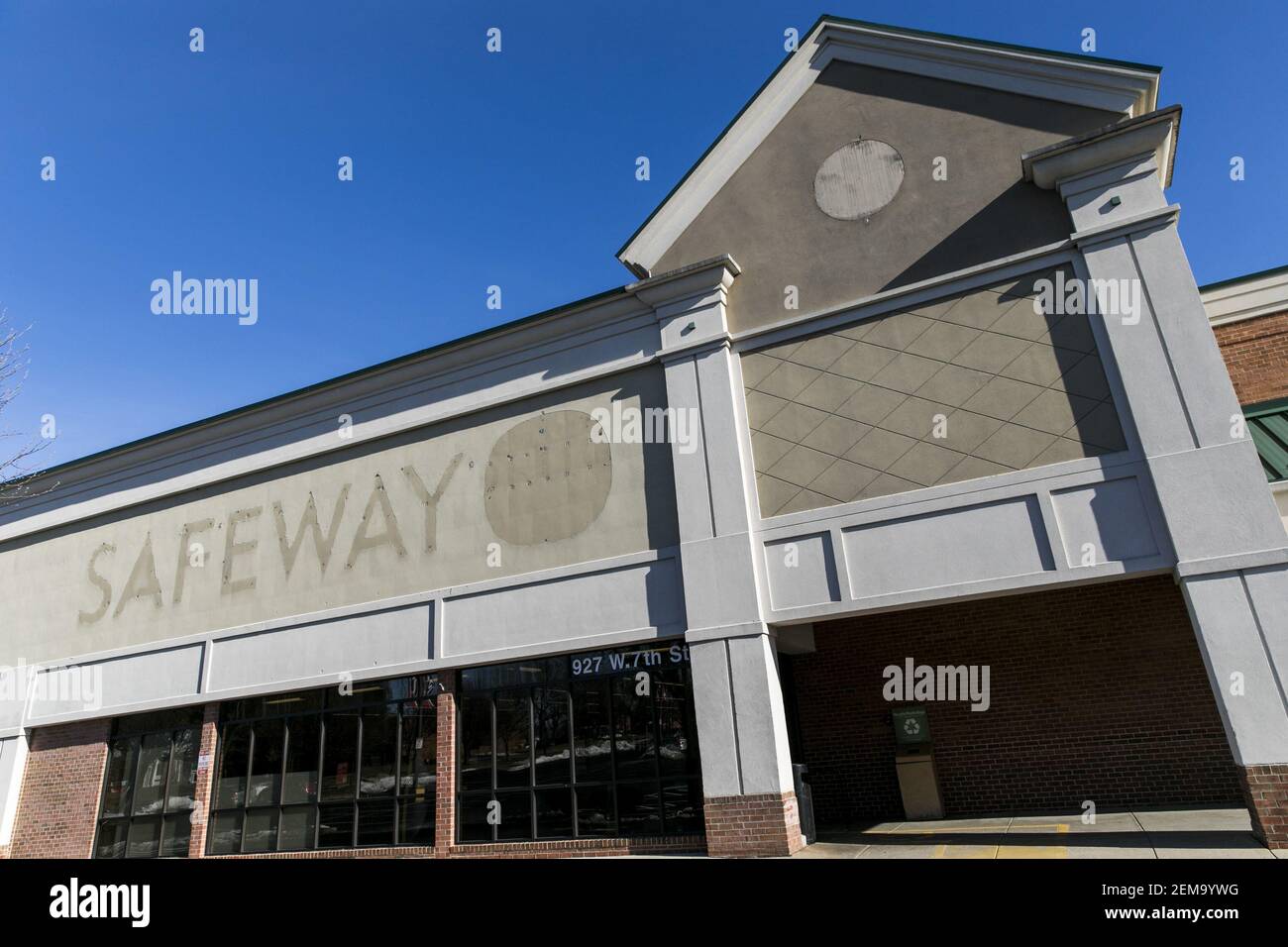 The outline of a logo sign outside of an abandoned Safeway grocery ...