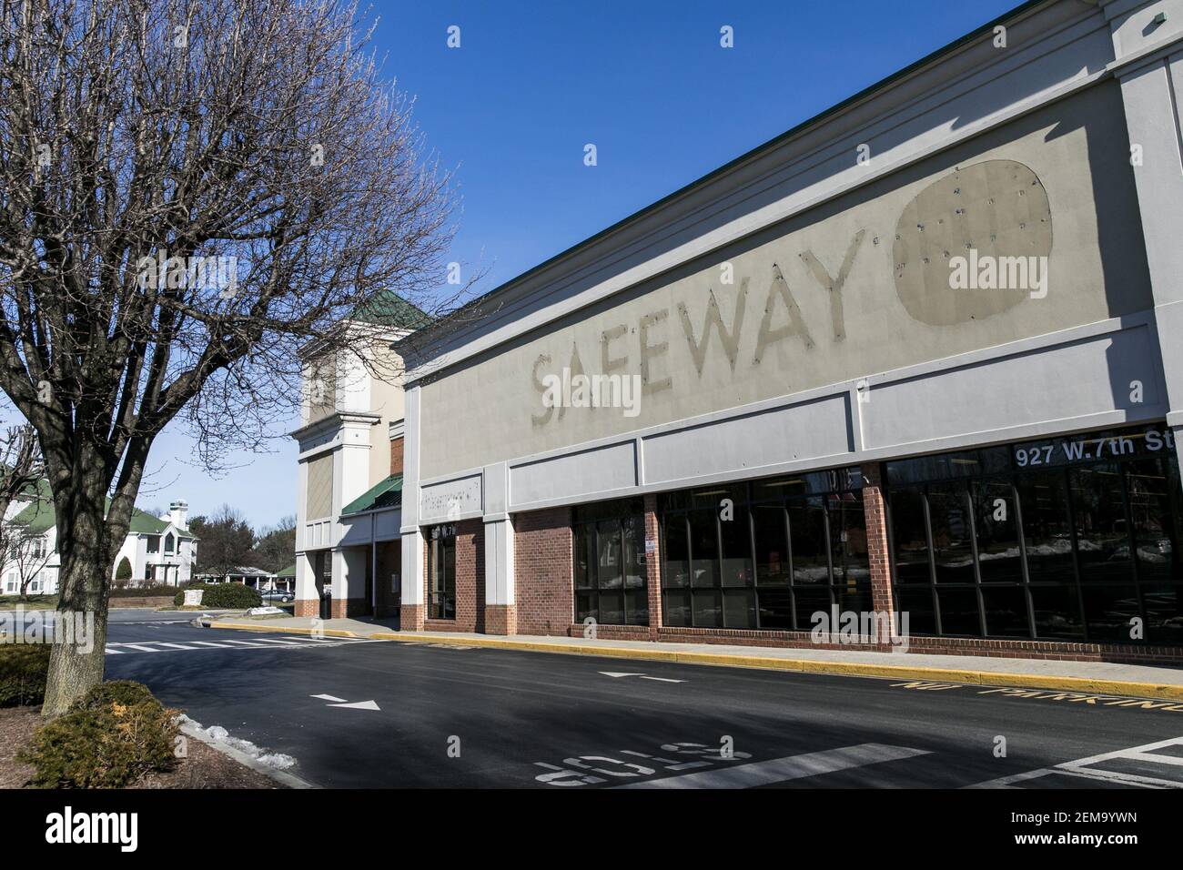The outline of a logo sign outside of an abandoned Safeway grocery ...