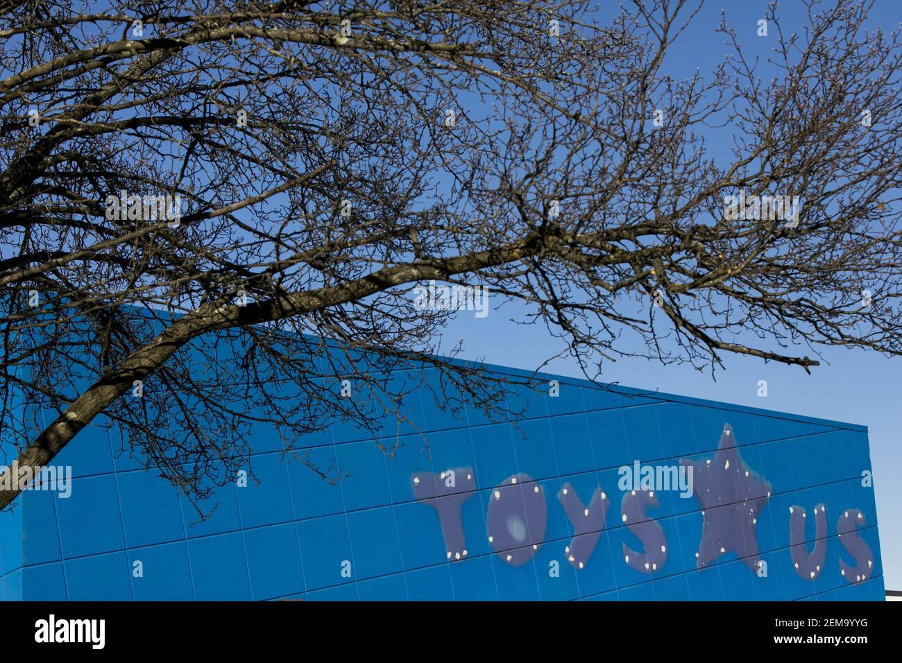 The outline of a logo sign outside of an abandoned Toys R Us retail ...