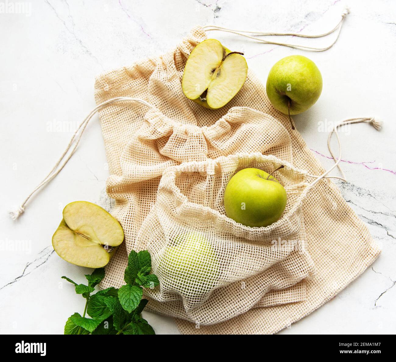 Net bags for supermarket hi-res stock photography and images - Alamy