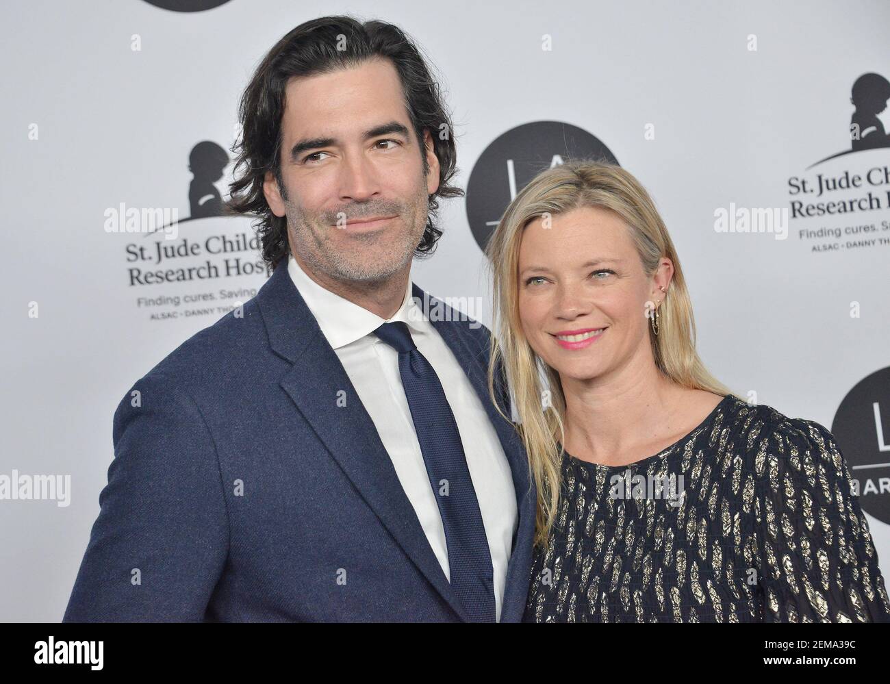 (L-R) Carter Oosterhouse and Amy Smart arrives at the LA Art Show ...