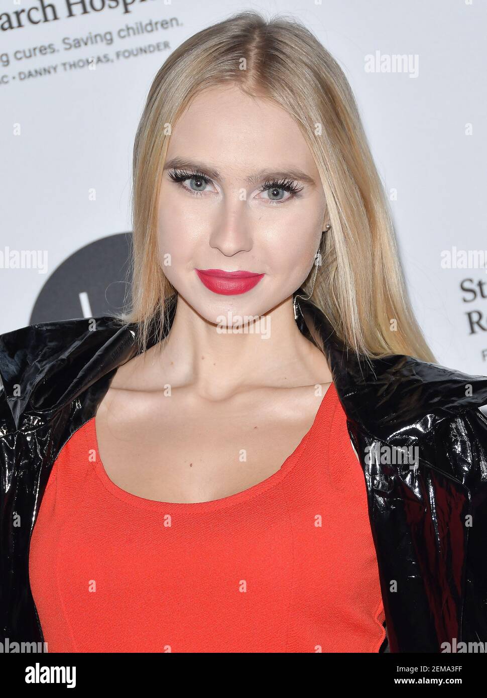 Simonna arrives at the LA Art Show Opening Night Gala held at the Los ...