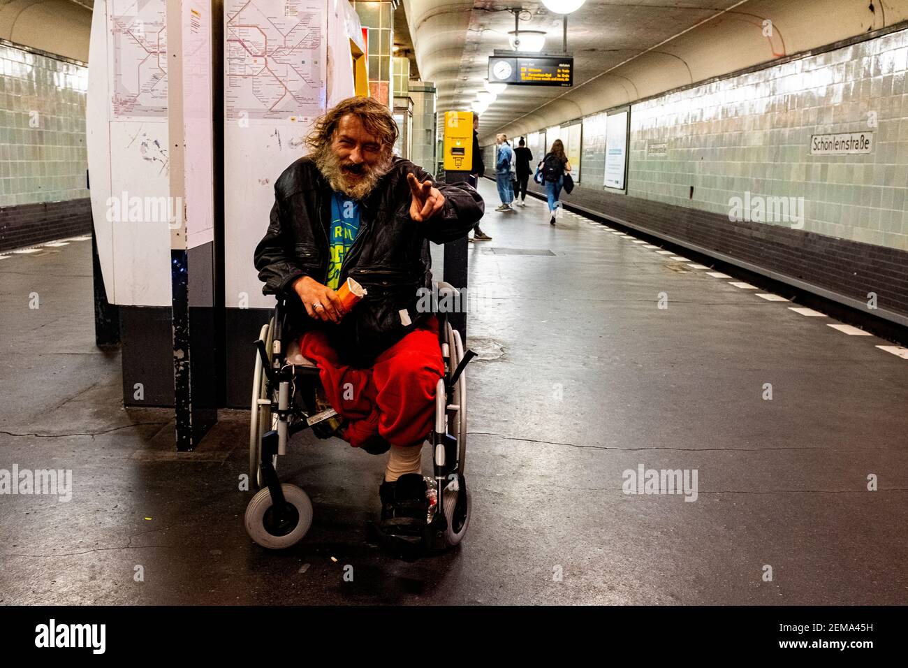 Disabled homeless man hi-res stock photography and images - Alamy