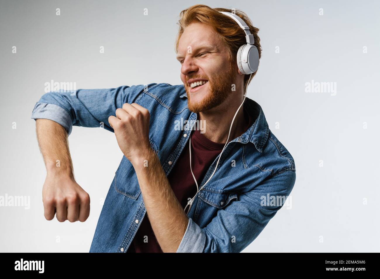 Joyful people dancing singing in hi-res stock photography and images ...