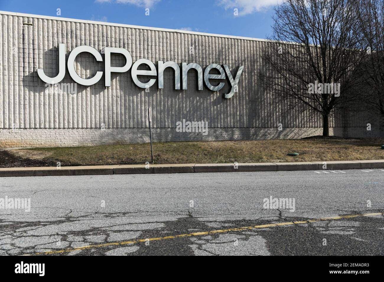 A logo sign outside of an abandoned JCPenney retail store location in ...