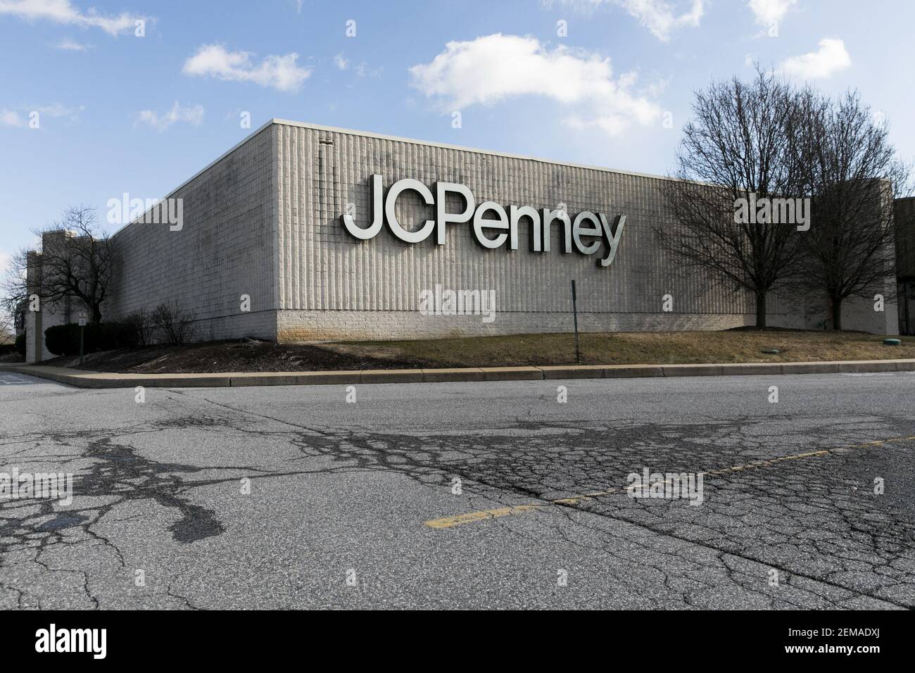 A logo sign outside of an abandoned JCPenney retail store location in ...