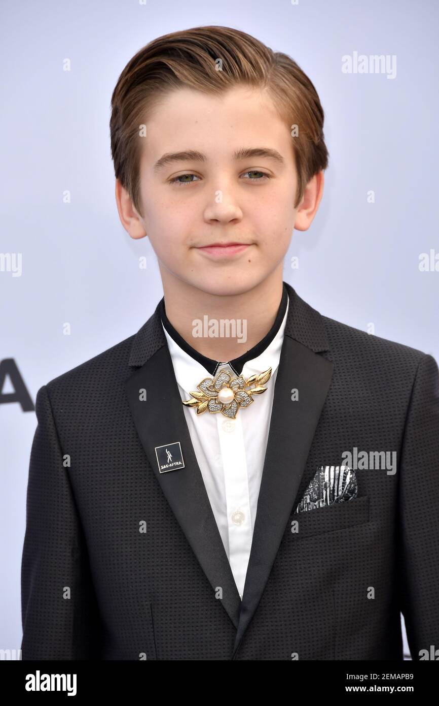 Parker Bates arrives at the 25th annual Screen Actors Guild Awards at ...