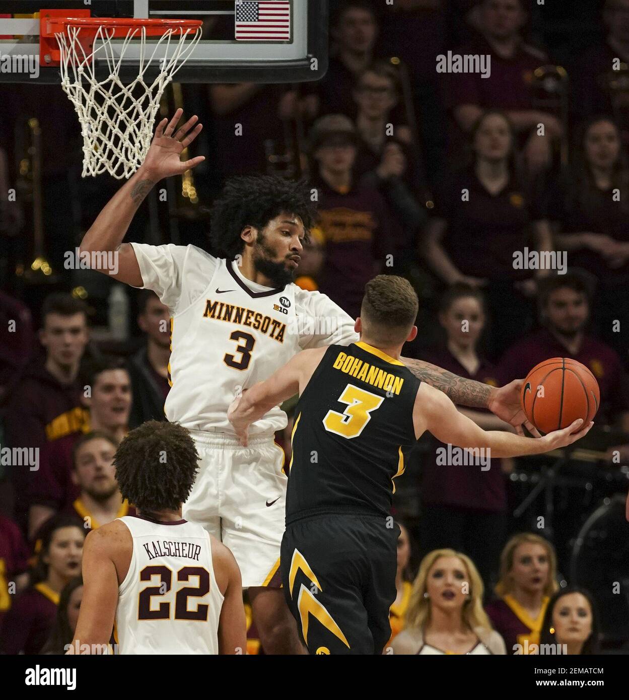 Minnesota Gophers forward Jordan Murphy (3) defends against Iowa ...