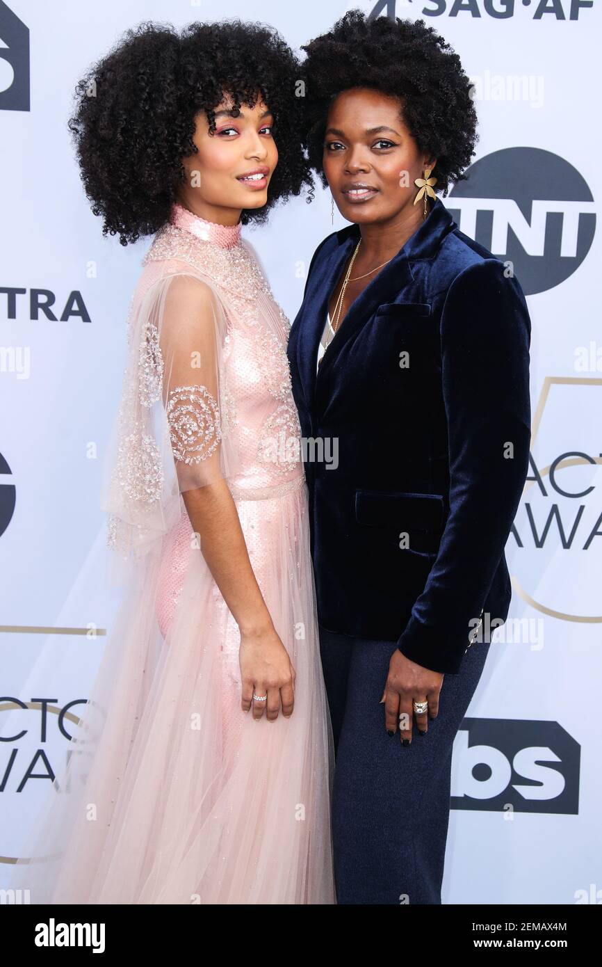 LOS ANGELES, CA, USA - JANUARY 27: Actress Yara Shahidi and mother Keri ...