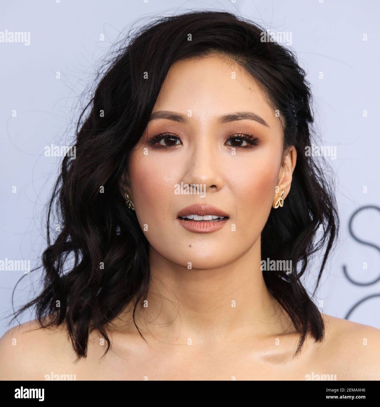 LOS ANGELES, CA, USA - JANUARY 27: Actress Constance Wu wearing a Oscar ...