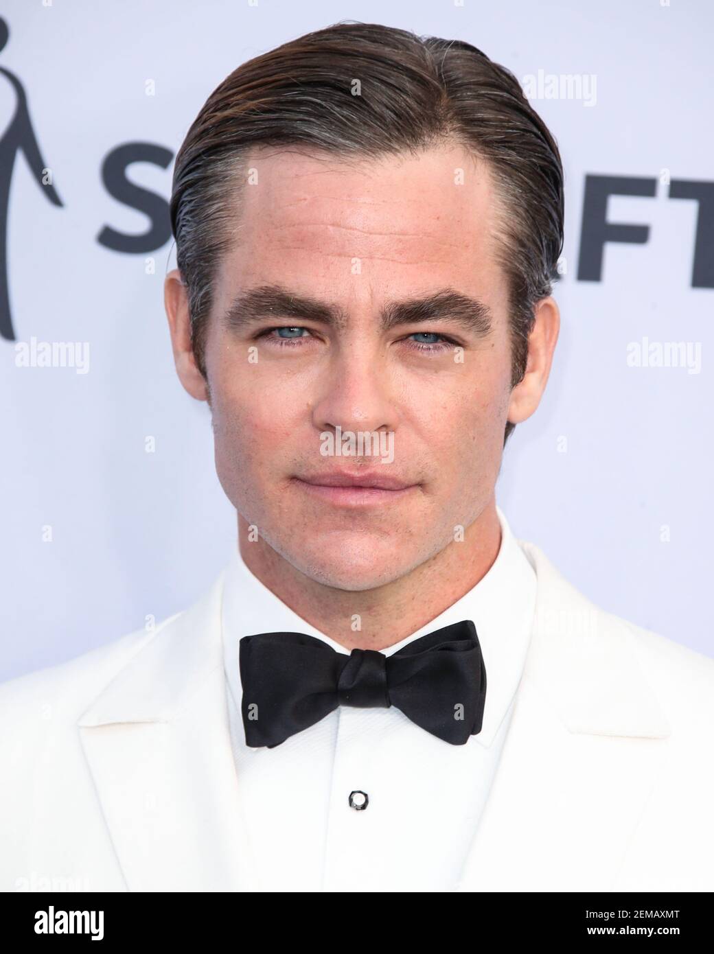 LOS ANGELES, CA, USA - JANUARY 27: Actor Chris Pine wearing a ...