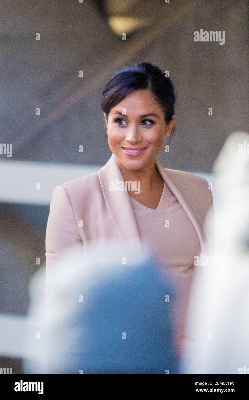 Meghan Markle, Duchess of Sussex arrives at the National Theatre in ...