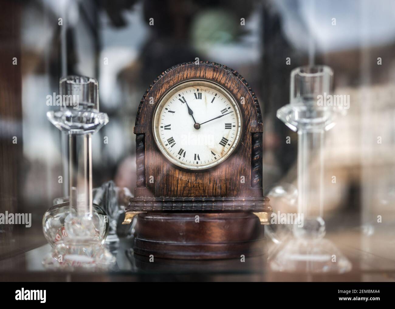 Antique clock shop hi-res stock photography and images - Alamy