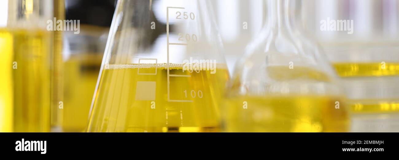 Test tubes yellow liquid hi-res stock photography and images - Alamy