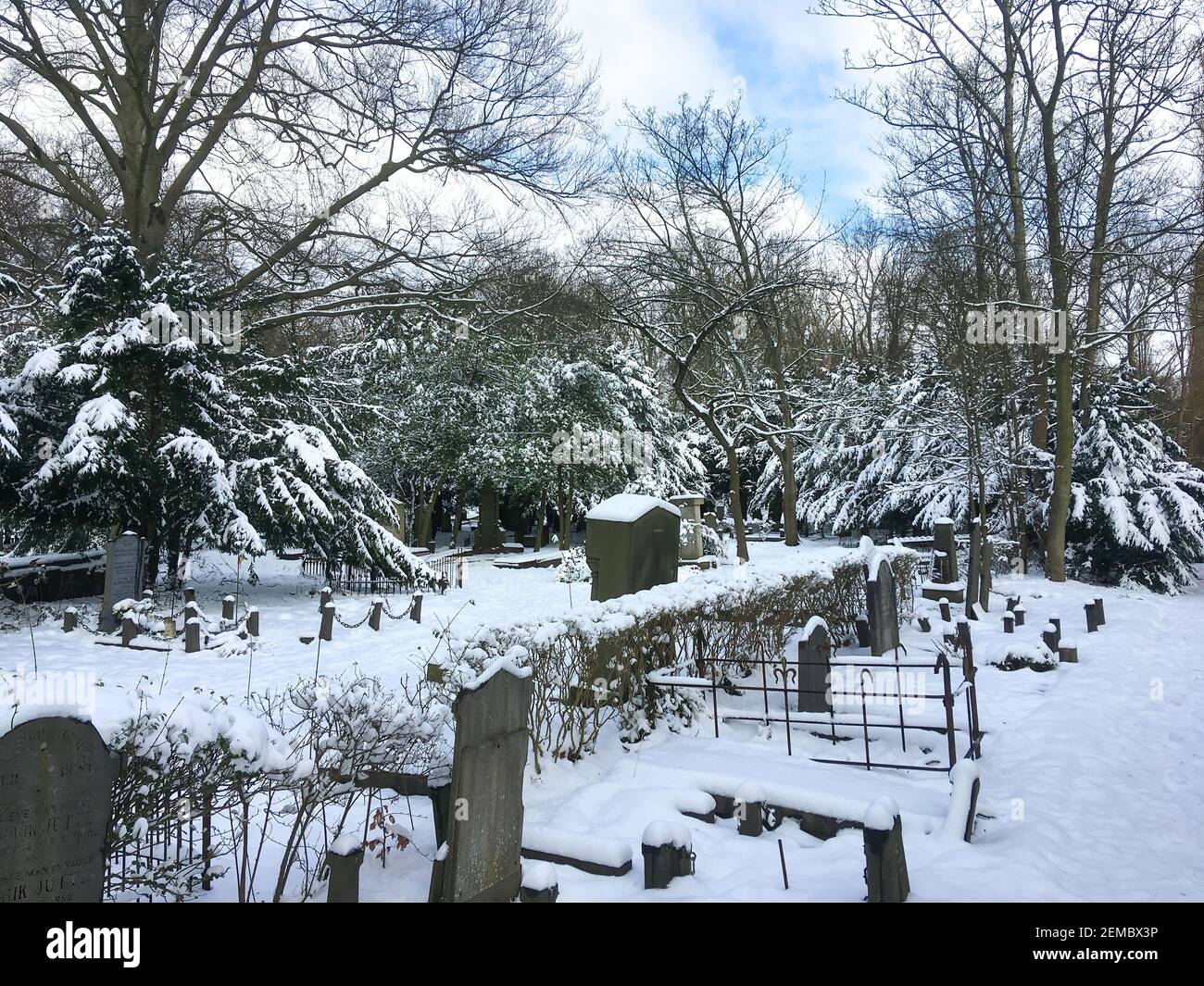 A graveyard in the snow Stock Photo - Alamy