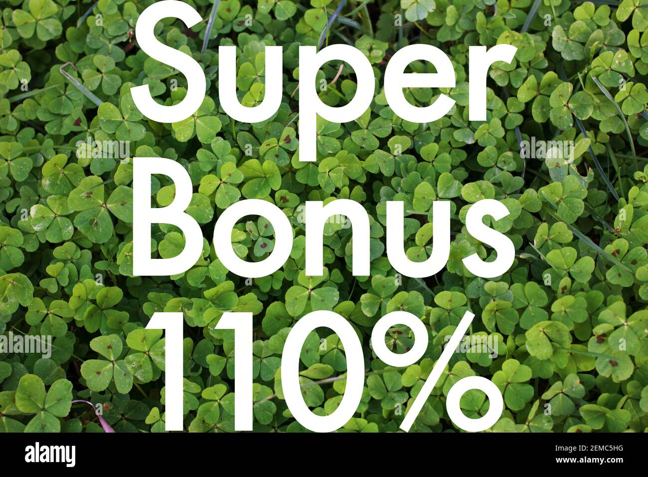 "super bonus 110" text in a green background Stock Photo - Alamy