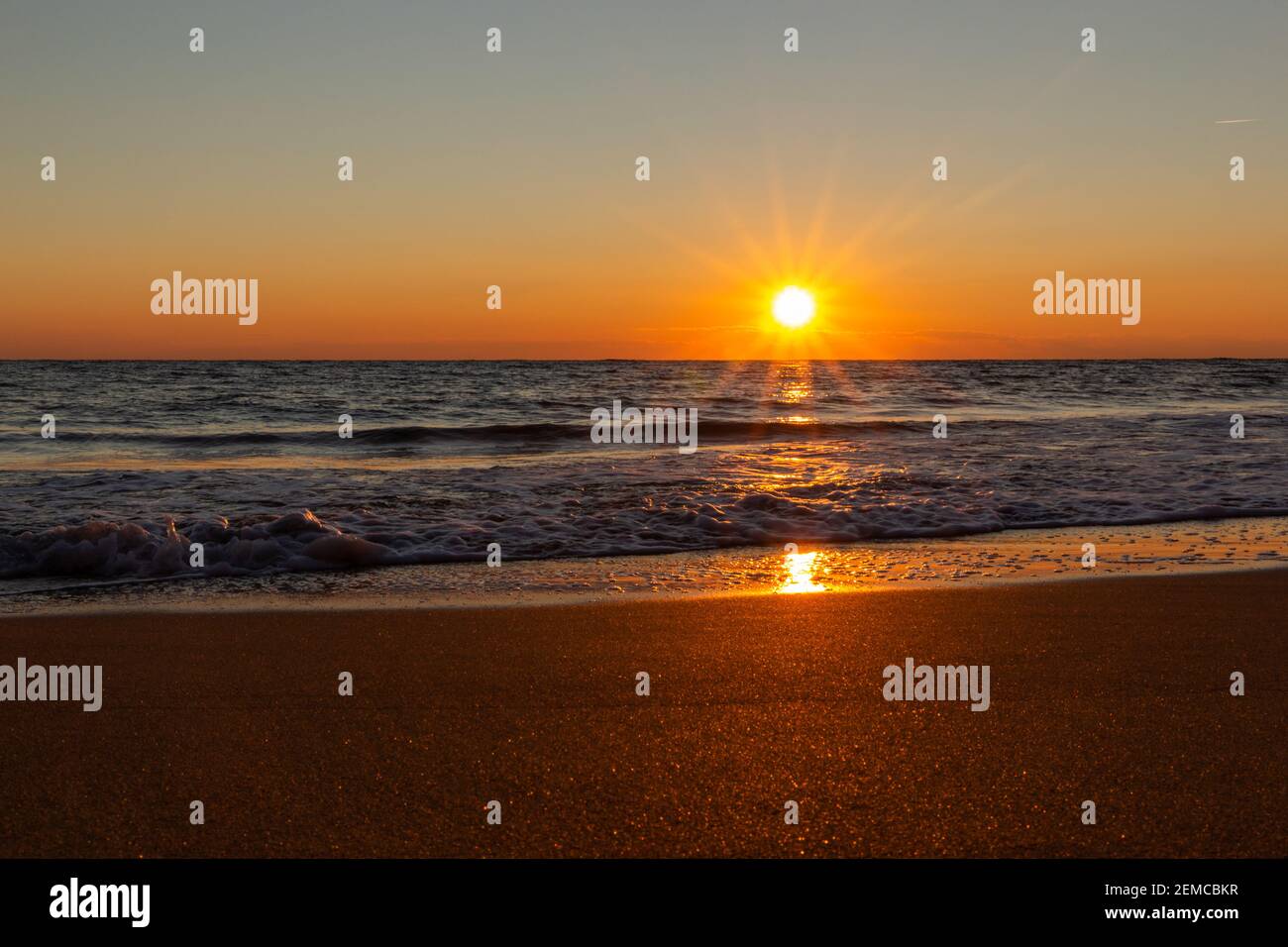 Cloudless sunset hi-res stock photography and images - Alamy