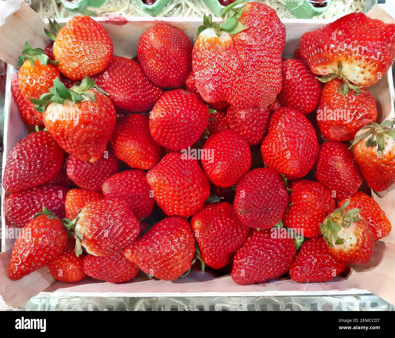 Pack of strawberries hi-res stock photography and images - Alamy