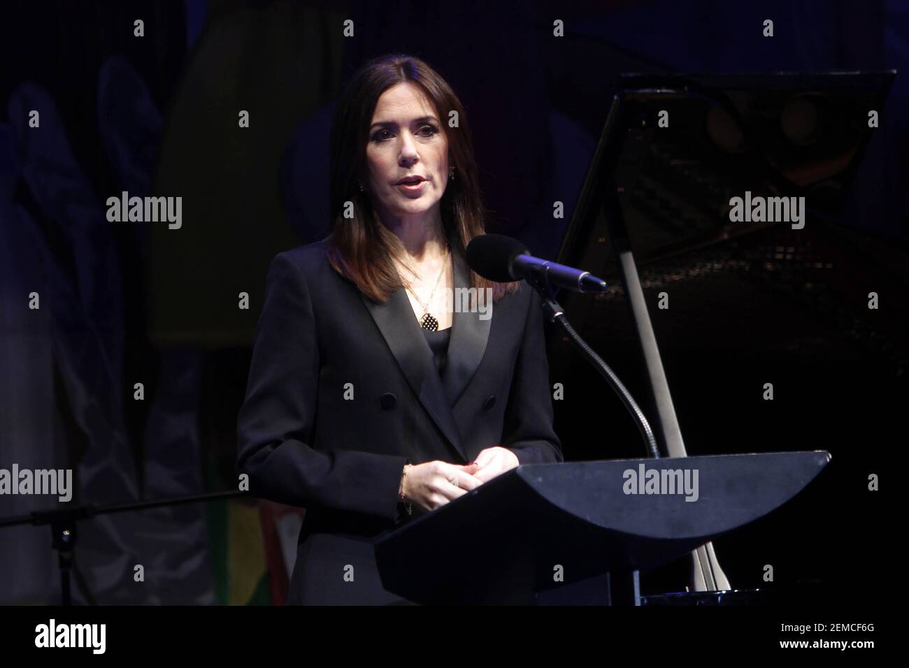 Denmark Princess Mary presenting the cancer society's honor award 2018 ...