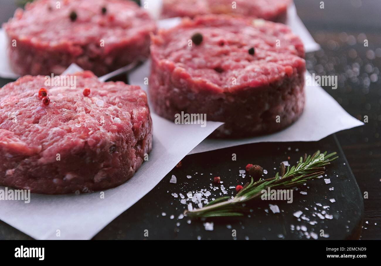 the formation of ground beef for grilling burger Stock Photo - Alamy