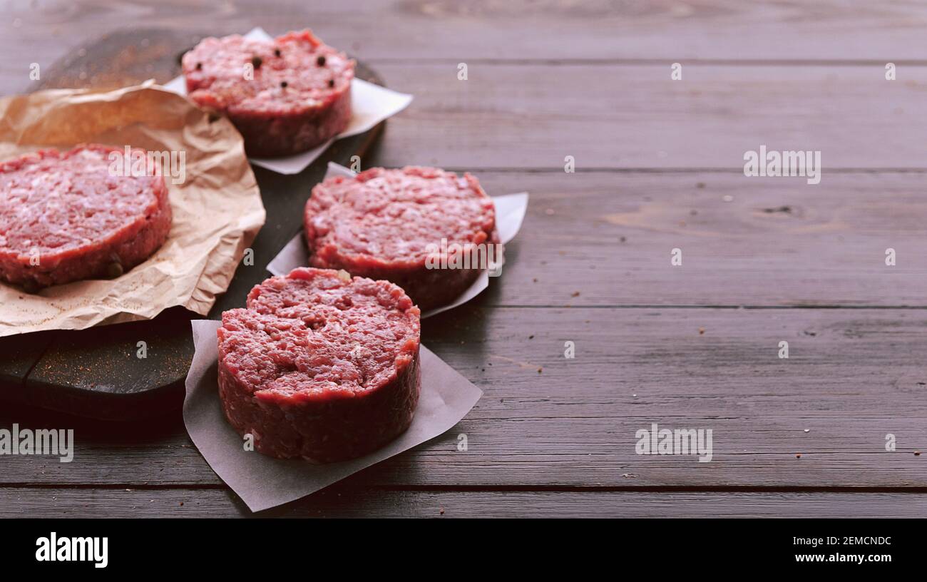 the formation of ground beef for grilling burger Stock Photo - Alamy