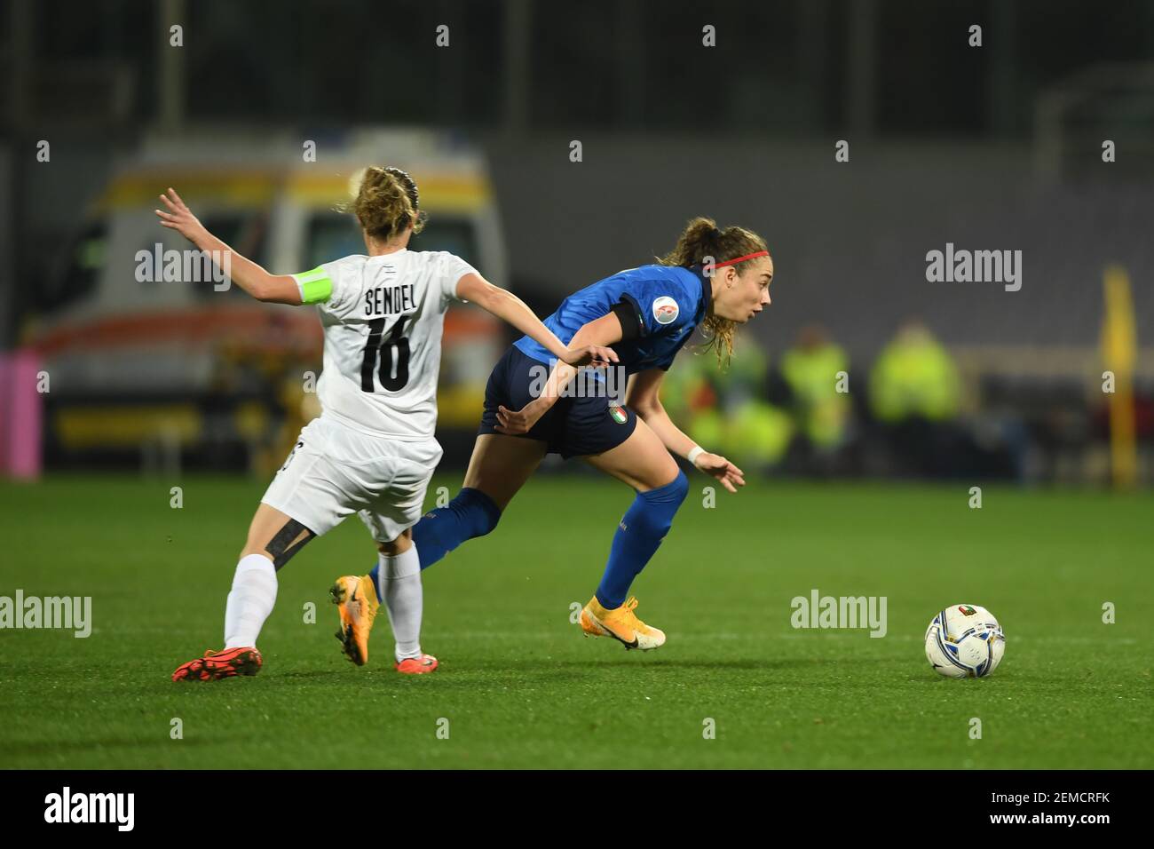 Sendel hi-res stock photography and images - Alamy