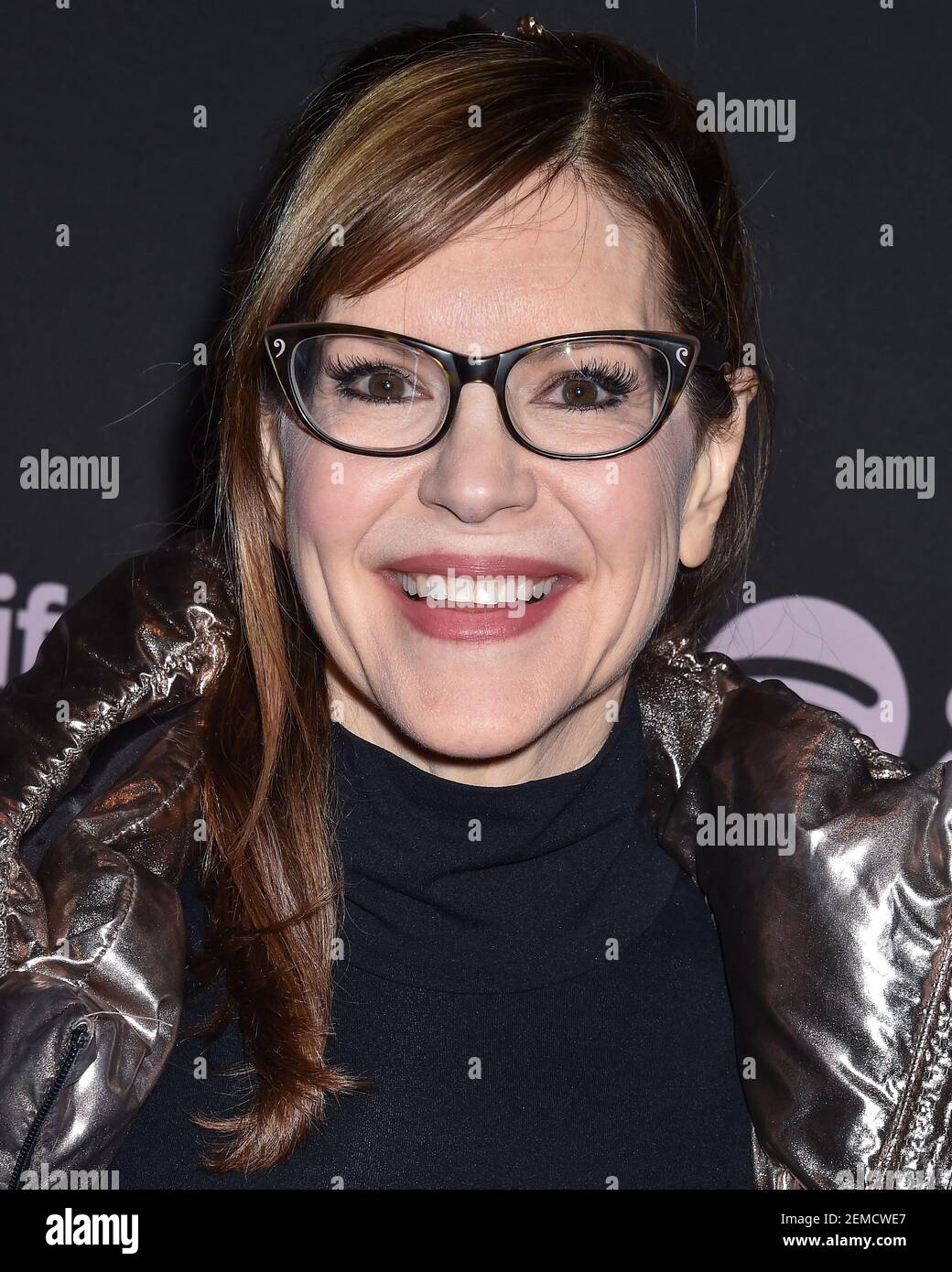 LOS ANGELES, CA, USA - FEBRUARY 07: Singer Lisa Loeb arrives at the ...